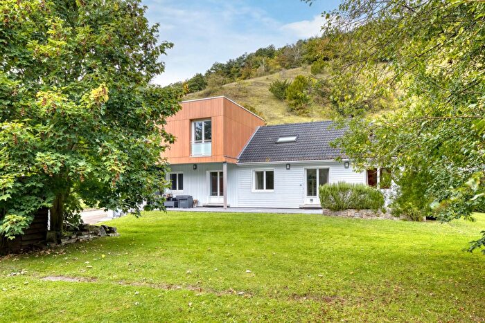 Maison à vendre - Saint-Léger-du-Bourg-Denis - 5 pièces - 4 chambres