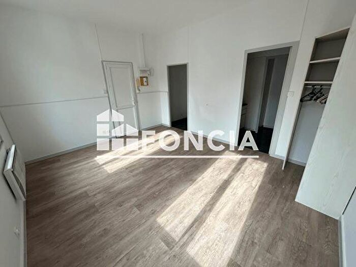 Appartement à louer - Centre Ville Nord, Rochefort - 1 pièce