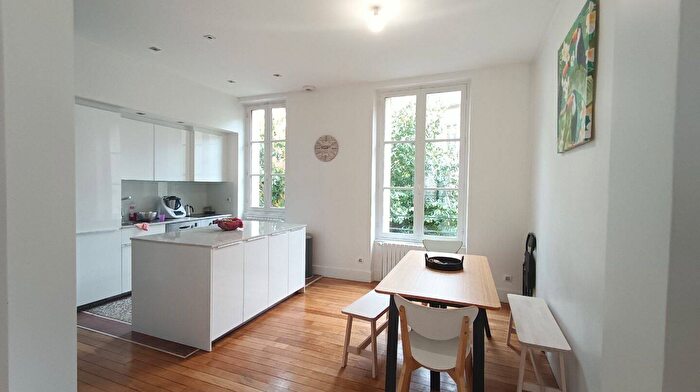 Maison à louer - Martroi-Cathédrale, Orléans - 7 pièces - 5 chambres