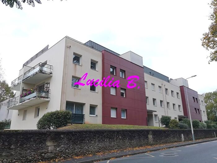 Appartement à louer - Tours, Sainte-Radegonde, IUT - 3 pièces - 2 chambres