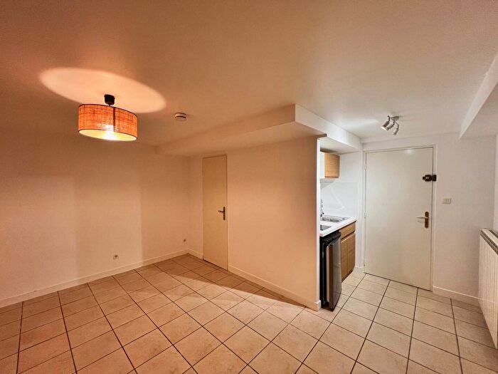 Appartement à louer - Bidal Péri-Domaine Universitaire, Saint-Martin-dHères - 1 pièce