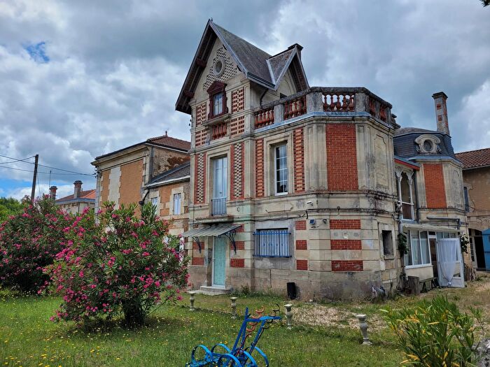 Maison à vendre - Saint-Christoly-de-Blaye - 18 pièces - 7 chambres