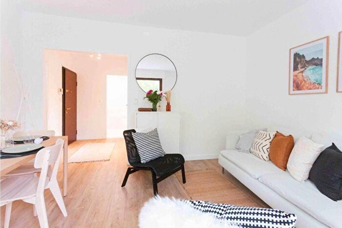 Appartement à louer - Parc Saint Cyr-Haut de Fontenay, Fontenay-le-Fleury - 1 pièce