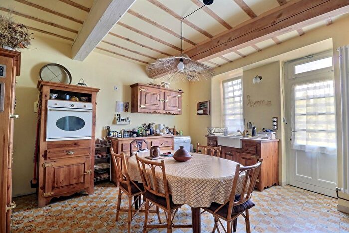 Saint-Pierre-le-Vieux : Maison 4 pièces à vendre