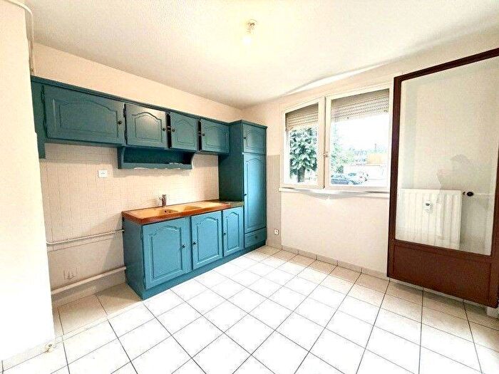 Charpieu, Décines-Charpieu : Appartement 3 pièces à louer