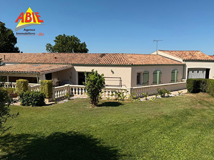 Maison à vendre - Saint-Pierre-le-Vieux - 5 pièces - 3 chambres