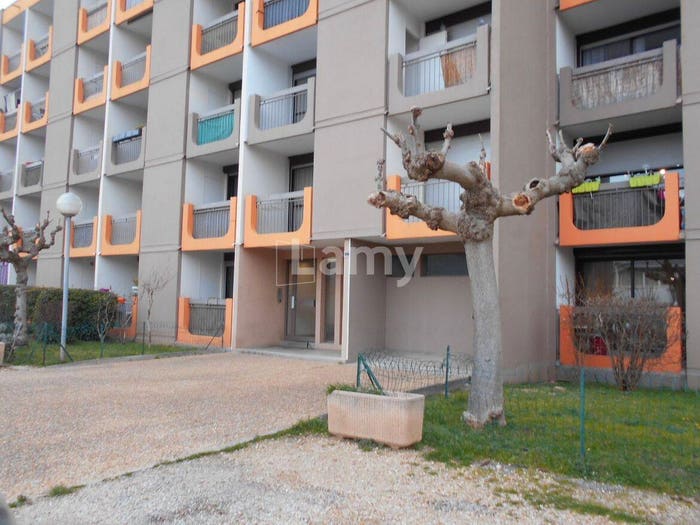 Appartement 1 pièce à louer - Capouchiné, Nîmes