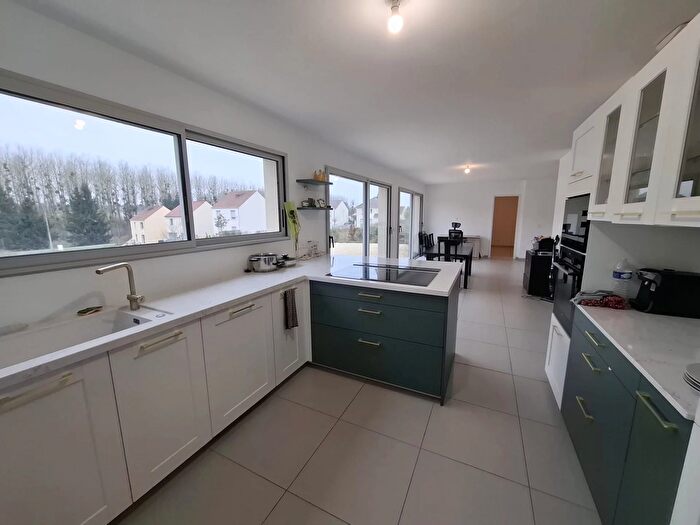 Crécy-la-Chapelle : Maison 10 pièces à vendre