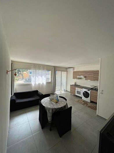 Appartement à louer - Fontcouverte, Avignon - 1 pièce