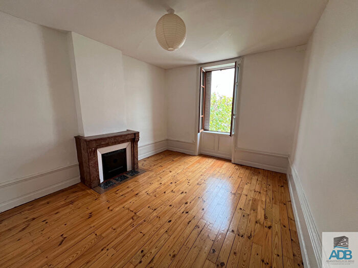 Appartement à louer - Roanne, Gare - 3 pièces - 2 chambres