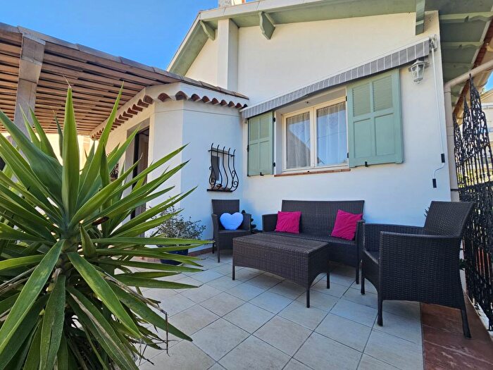 Maison à vendre - Cagnes-sur-Mer, Centre-ville - 4 pièces - 3 chambres