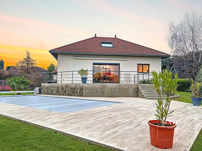 Maison à louer - Meyrié - 4 pièces - 3 chambres