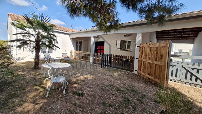 Maison à vendre - Puy-du-Lac - 6 pièces - 5 chambres