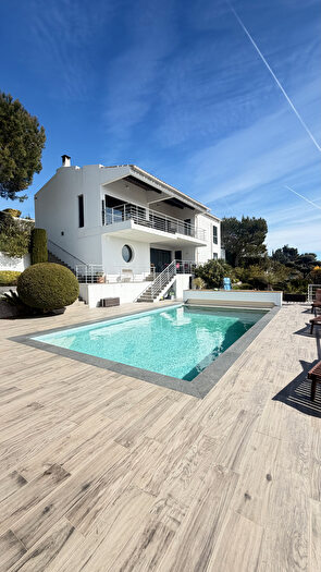 Maison à vendre - Carnoux-en-Provence - 8 pièces - 5 chambres