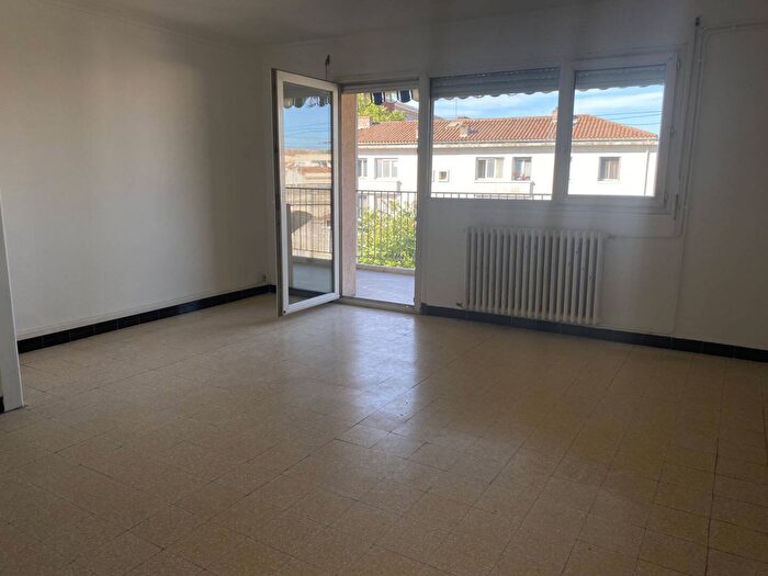 Beaucaire, Nîmes : Appartement 4 pièces à louer
