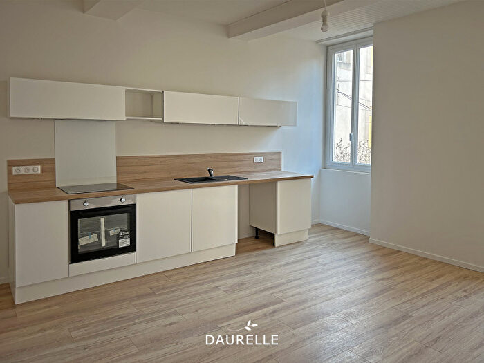 Châteaurenard, Centre-ville : Appartement 3 pièces à louer