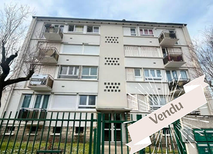 Appartement à vendre - Le Bourget, Square Charles de Gaulle - 3 pièces - 2 chambres