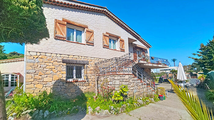 Maison 9 pièces à vendre à Biot