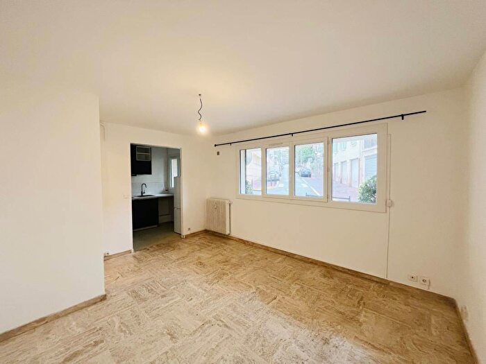 Appartement à louer - République, Cannes - 1 pièce