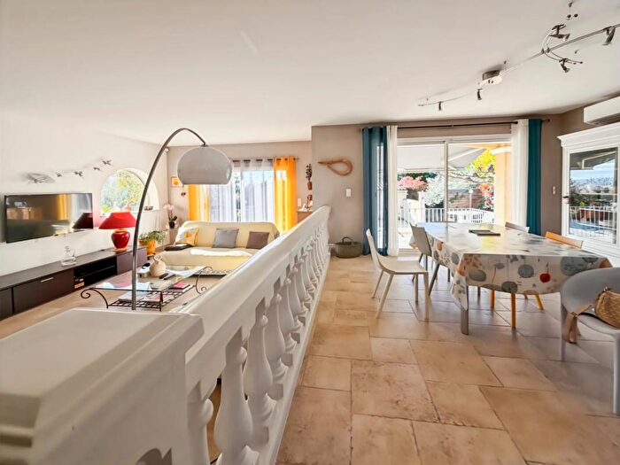 Maison à vendre - Villeneuve - 6 pièces - 4 chambres