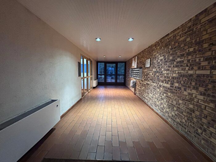 Appartement 3 pièces à Le Coudray-Montceaux, à louer