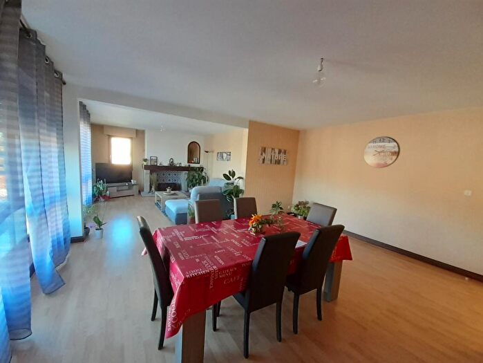 Appartement à louer - Le Rouget - 4 pièces - 3 chambres