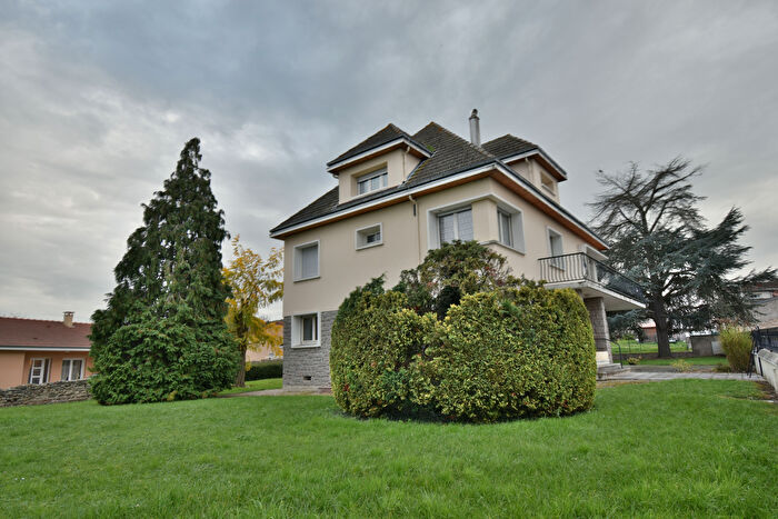 Maison 11 pièces à vendre à Combronde