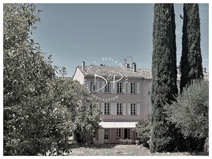 Maison à vendre - Vidauban - 9 pièces - 6 chambres