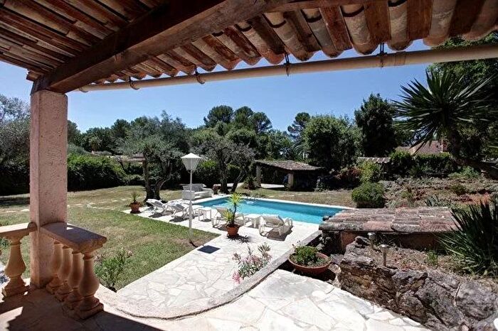 Maison 2 pièces à Roquefort-les-Pins, à louer