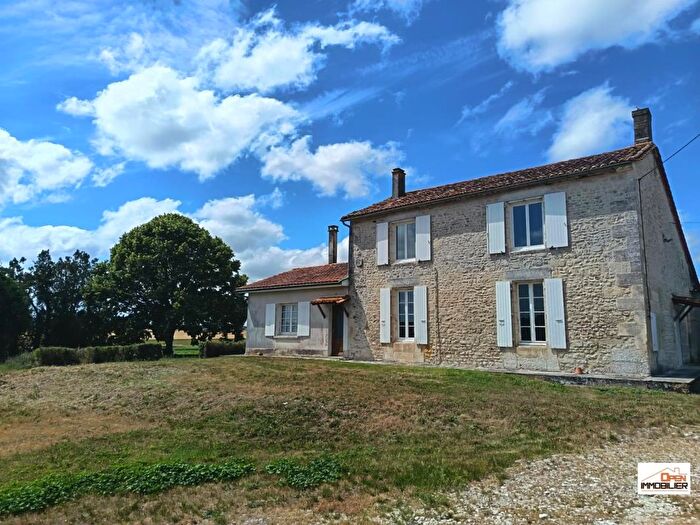 Maison 5 pièces à Villebois-Lavalette, à vendre