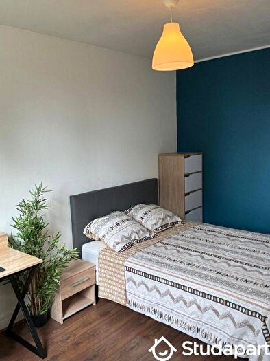 Appartement à louer - Couronne Centrale, Bourges - 1 pièce - 2 chambres