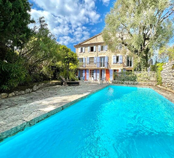 Maison 8 pièces à louer à Les Aspres-Plan Sarrain, Mouans-Sartoux
