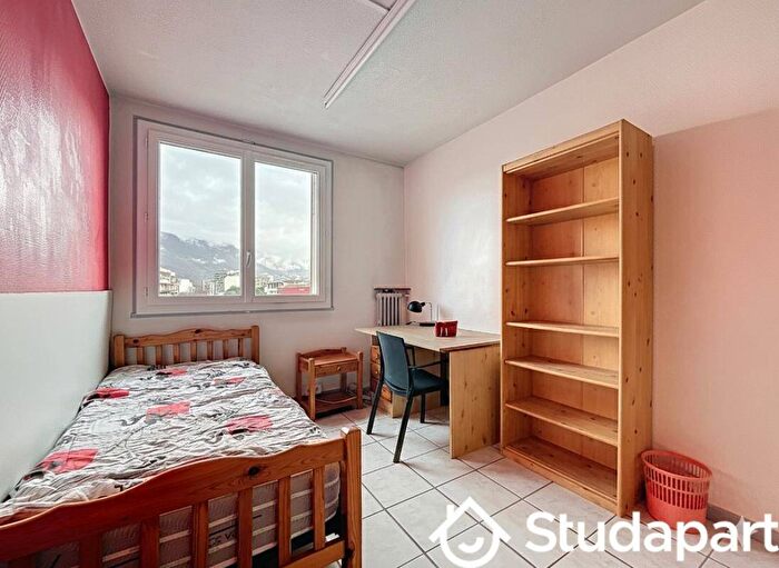 Appartement à louer - Allies-Clos dOr, Grenoble - 1 pièce - 4 chambres