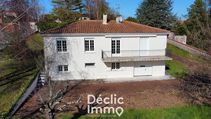 Maison à vendre - Ruelle-sur-Touvre - 5 pièces - 4 chambres