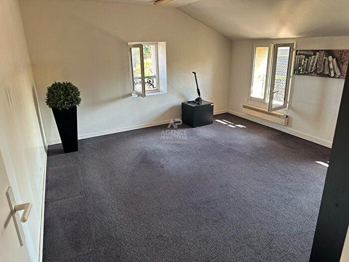 Appartement à vendre - Le Mesnil-le-Roi - 2 pièces - 1 chambre