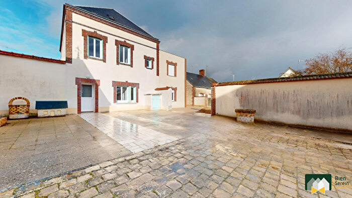 Maison à louer - Voves - 8 pièces - 5 chambres