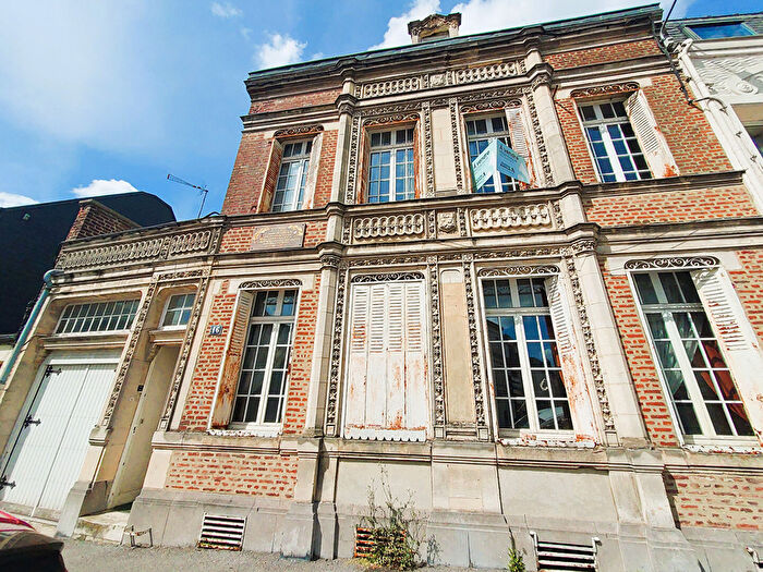 Saint-Quentin, Centre-ville : Maison 10 pièces à vendre