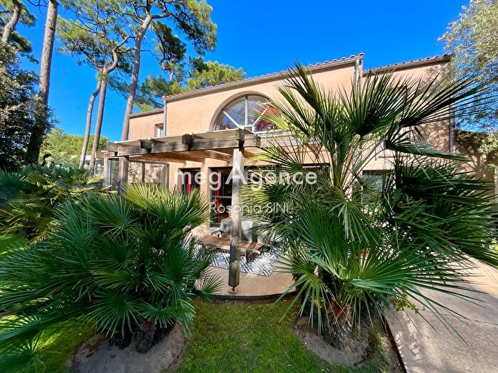 Maison à vendre - Les Sables-dOlonne - 8 pièces - 5 chambres