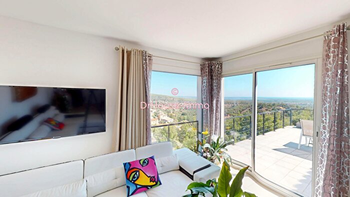 Maison 9 pièces à Treilles, à vendre