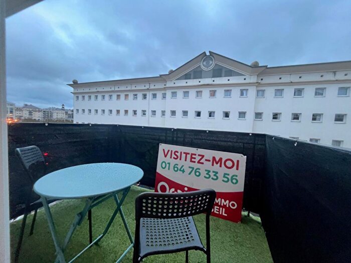 Appartement à louer - Bussy-Saint-Georges, Centre-ville - 1 pièce