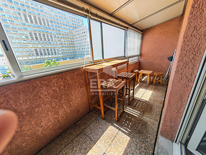 Marseille e, Saint-Pierre : Appartement 2 pièces à louer