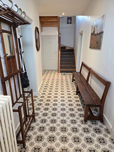 Maison à vendre - Hauterive - 8 pièces - 5 chambres