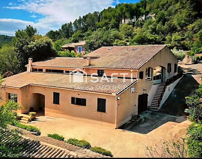 Maison à vendre - Le Luc - 10 pièces - 6 chambres