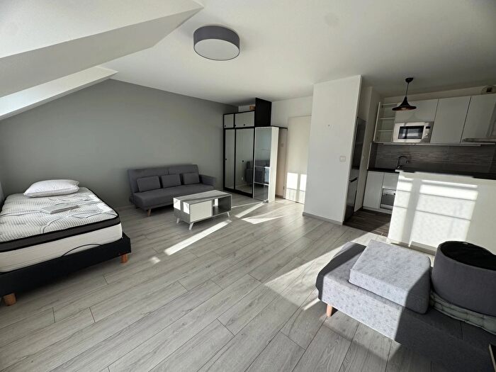 Pontault-Combault, Centre commercial - Appartement 1 pièce à louer