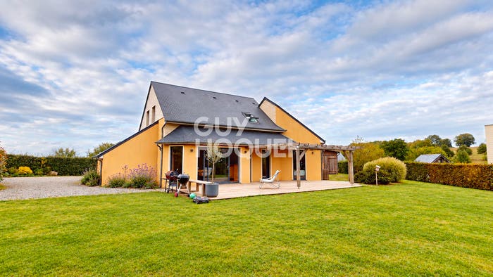 Isigny-le-Buat - Maison 8 pièces à vendre