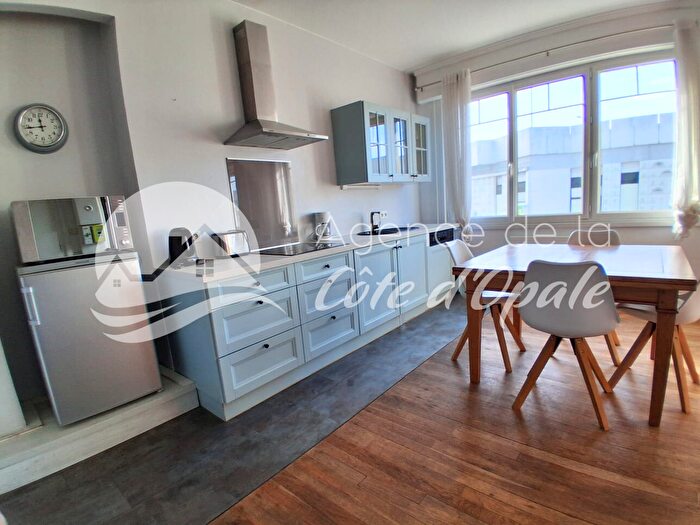 Appartement à louer - Boulogne-sur-Mer, Basse-ville - 2 pièces - 1 chambre