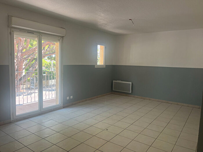 Appartement à louer - Port-Saint-Louis-du-Rhône - 3 pièces - 2 chambres