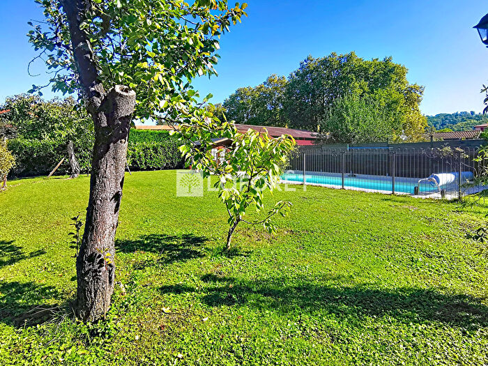 Maison à vendre - Fleurieu-sur-Saône - 8 pièces - 5 chambres