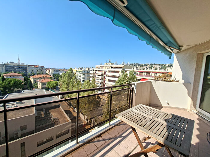 Appartement 3 pièces à Nice, Saint-Lambert, Bas-Cimiez, à louer