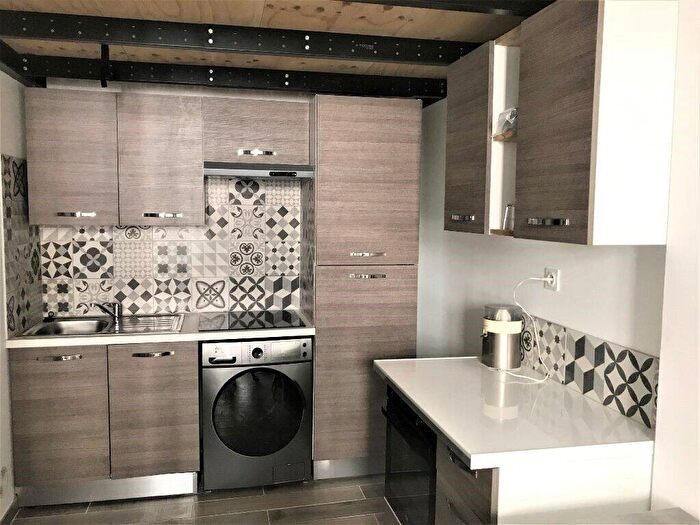 Appartement à louer - Arènes, Nîmes - 1 pièce